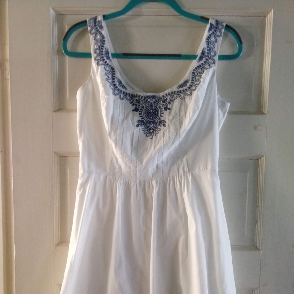 Vineyard Vines White Dress With Blue Embroidery - Gem